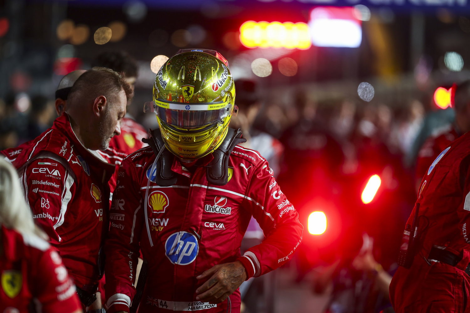 Lewis Hamilton pokes fun at Fernando Alonso for Singapore GP radio rant ...