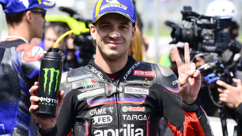 2025 Australian MotoGP: Marco Bezzecchi wins sprint despite seagull ...