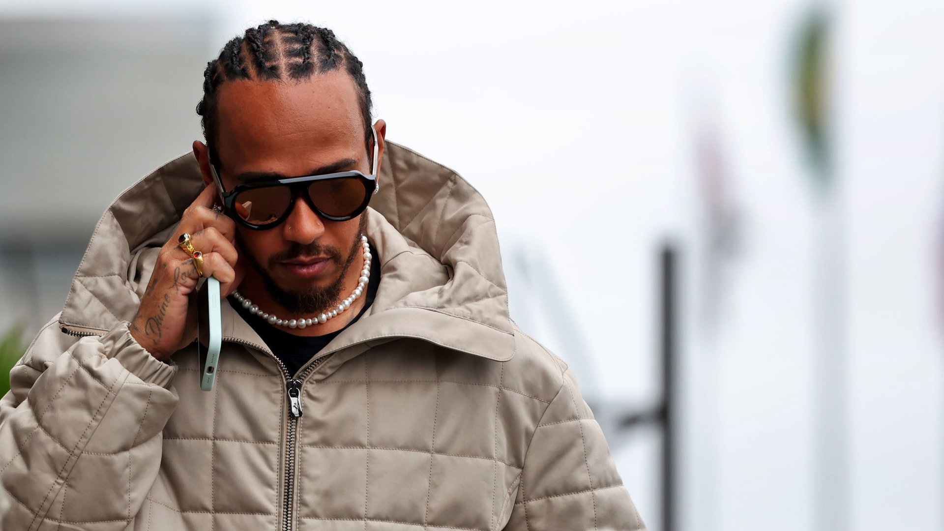 Lewis Hamilton shuts down Ferrari exit talk with intriguing contract ...