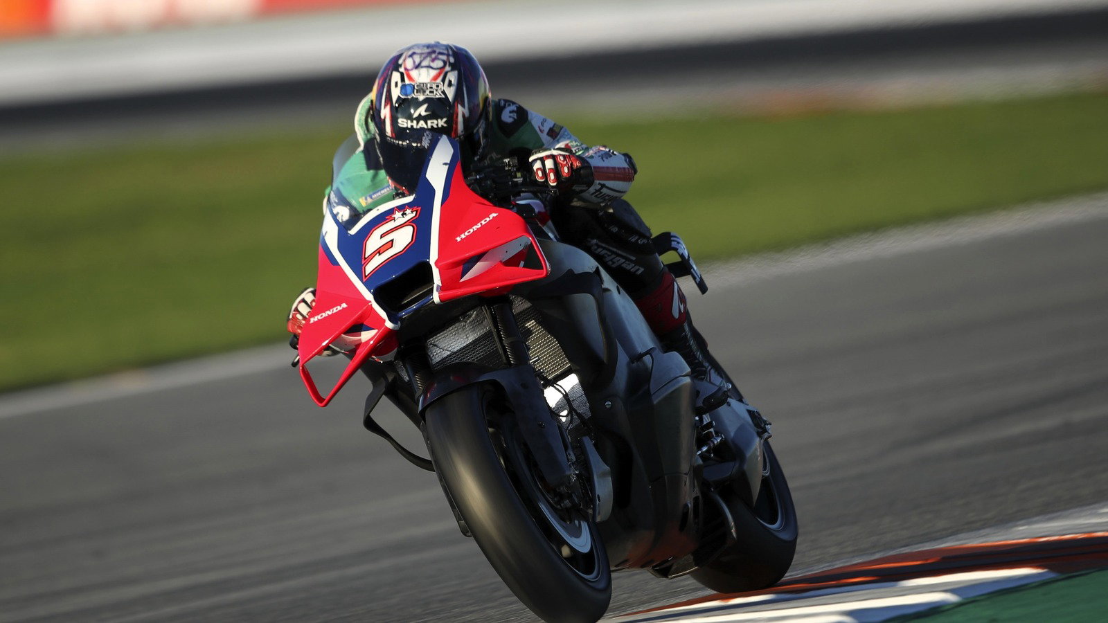 WATCH LIVE: LCR reveal 2026 Castrol, Pro Honda MotoGP colours | Crash.net
