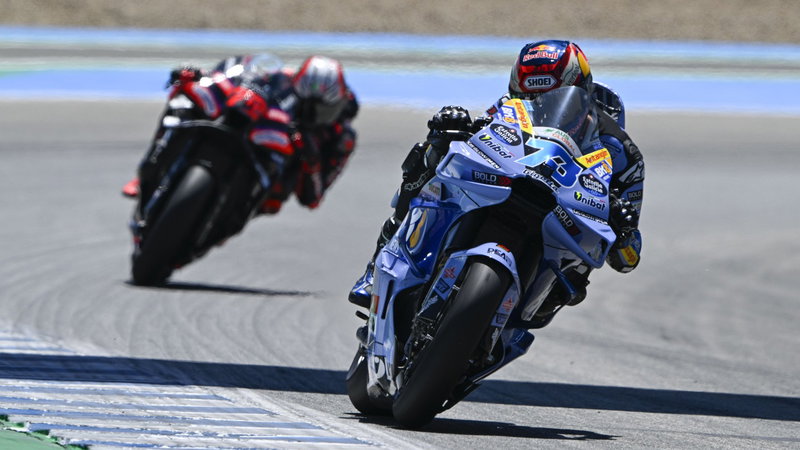 Marc Marquez crashes as Alex Marquez dominates Jerez MotoGP | Crash.net