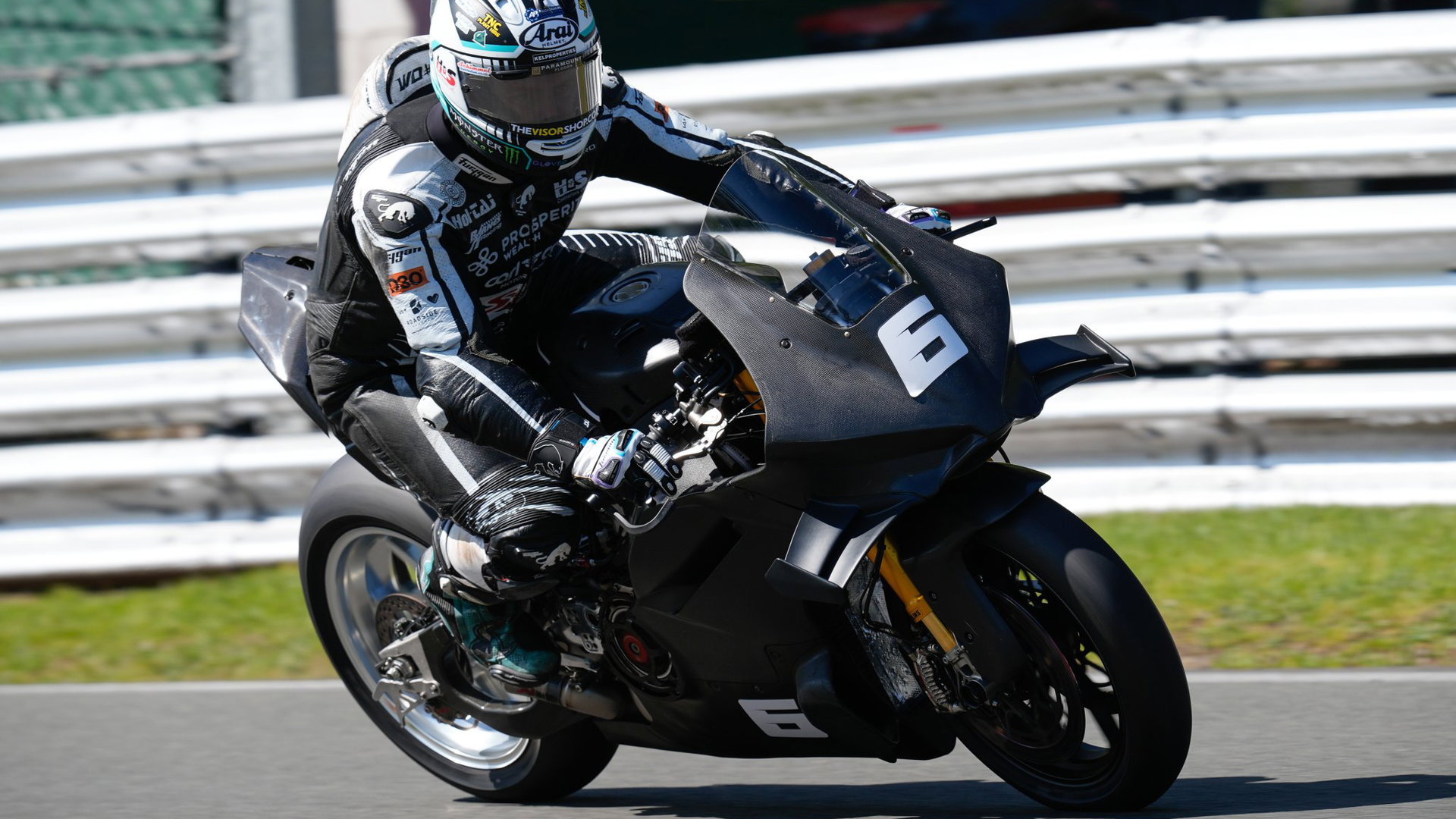 FIRST LOOK: Michael Dunlop rides Ducati Panigale V4 R at BSB test ...