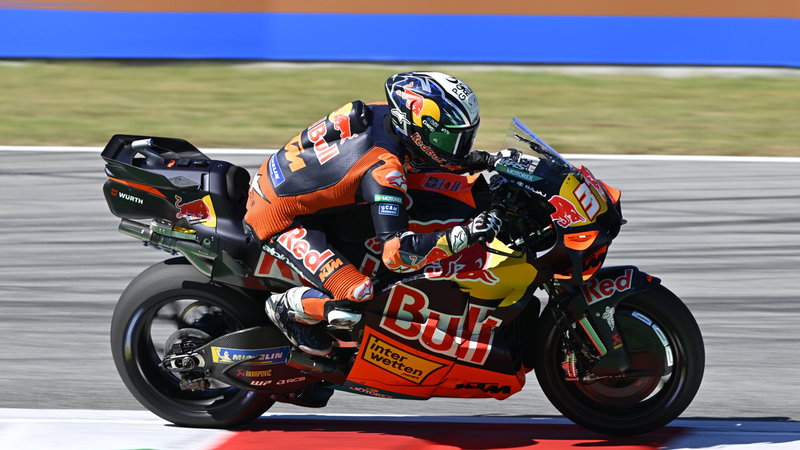 Pedro Acosta tops rain-hit Catalunya MotoGP test, Jorge Martin crashes ...