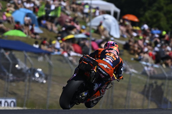 ‘It’s not possible’- Persistent KTM “disaster” plagues one rider at ...