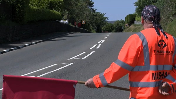 2026 Isle of Man TT: Qualifying delay expected after red flag in first ...