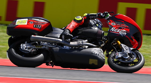 Iannone Menantang Stoner dan Rossi untuk Ikut Balapan Baggers | Crash.net