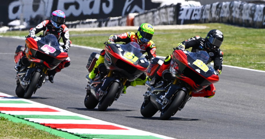 Iannone Menantang Stoner dan Rossi untuk Ikut Balapan Baggers | Crash.net