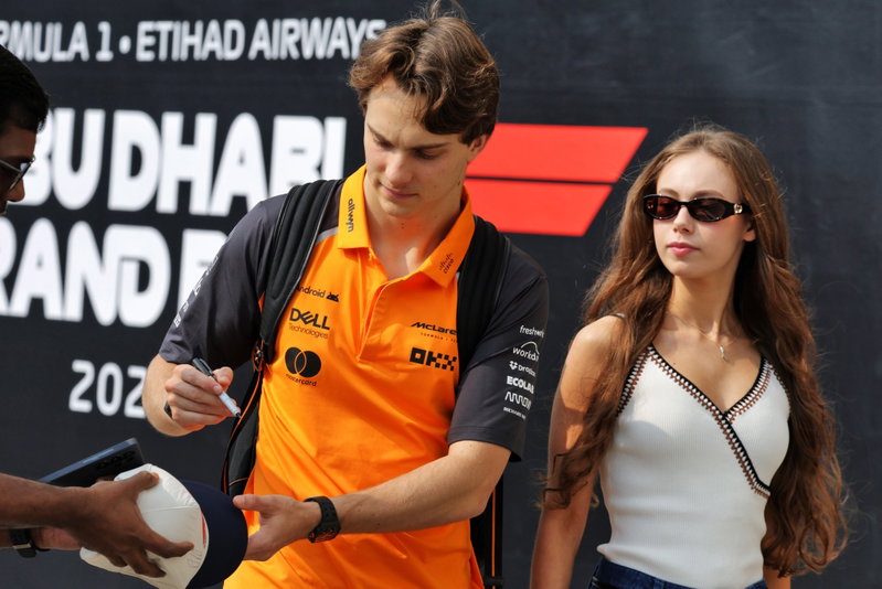 Who is Oscar Piastri's girlfriend? Everything to know about Lily ...