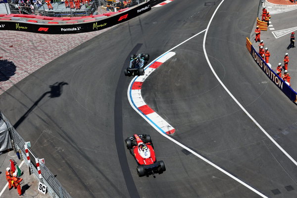 Lewis Hamilton outlines ‘night and day’ difference between Mercedes and ...