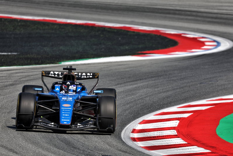 Alex Albon's Barcelona F1 struggles "a head scratcher" with "strange ...