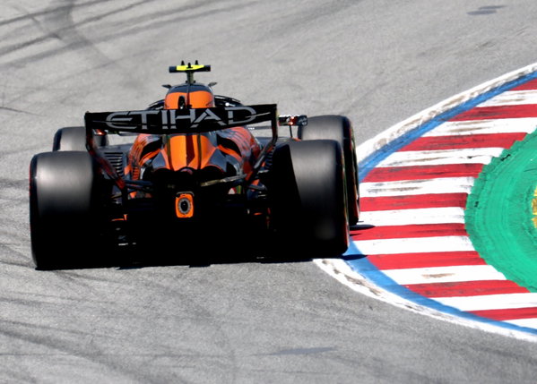 McLaren’s plan for ‘not ready to race’ upside-down F1 rear wing ...